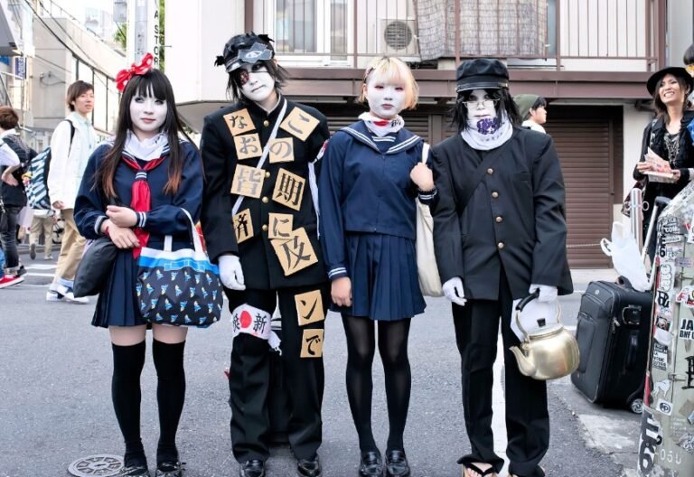 Decora Fashion: Japan’s Bold and Colourful Style - My Fashion Tuts